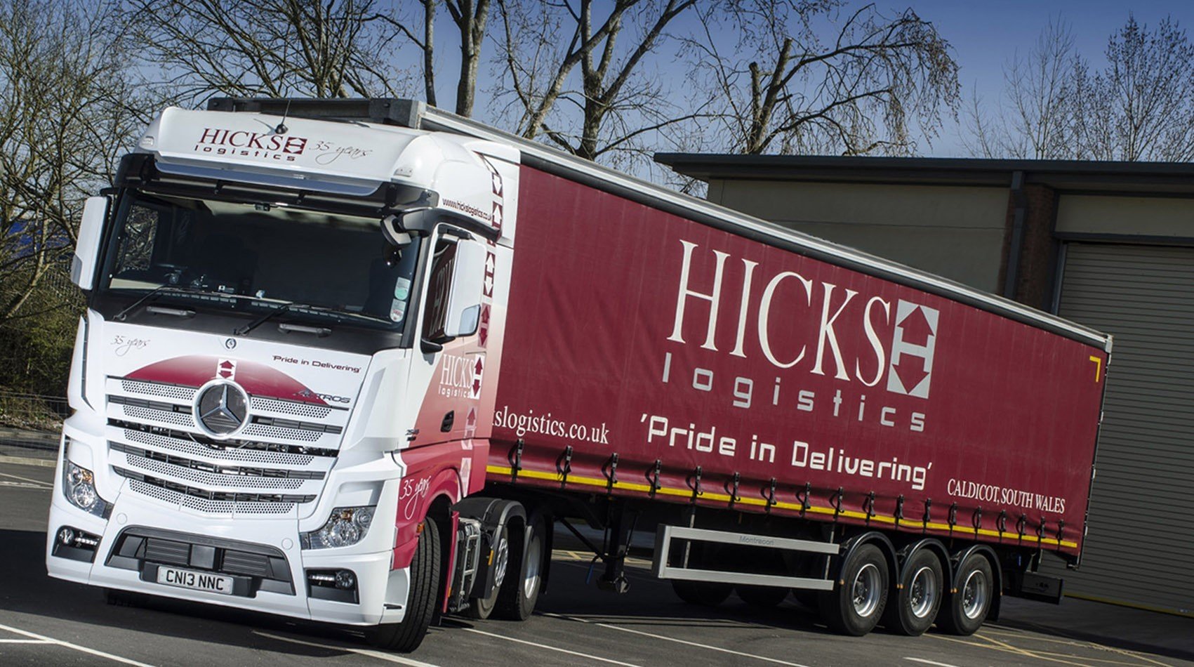 Hicks celebrates with Mercedes-Benz mpg champion